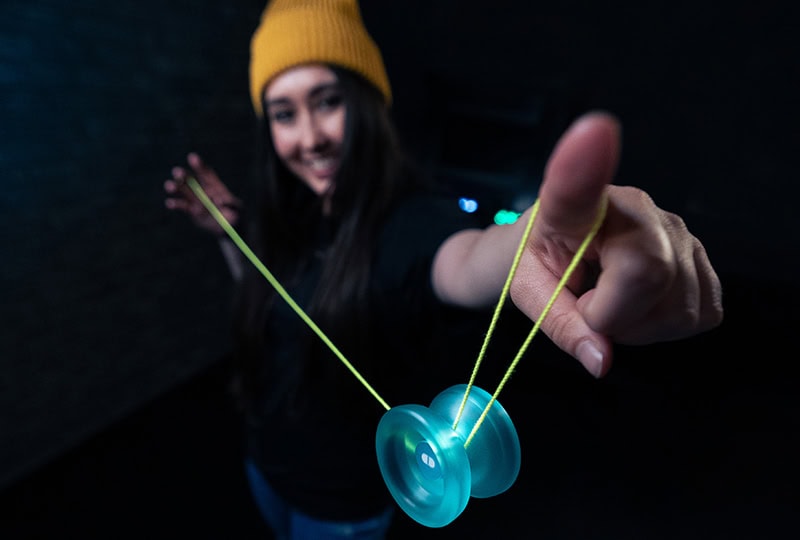 How To Do Man On the Flying Trapeze Yoyo Trick Tutorial – Skill Addicts