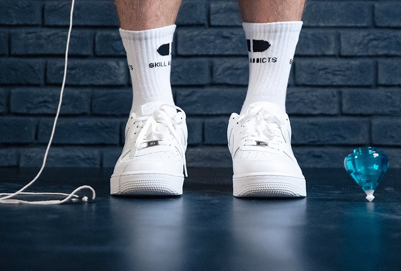 How to Throw Spin Top? Learn Spinner! – Skill Addicts