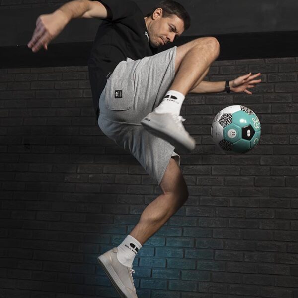 Freestyle Football - Best Balls, Shoes & Gear for Soccer Juggling