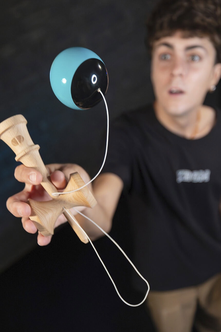 Starter Kendama Set – Learn How To Play Kendama Toy & Tricks